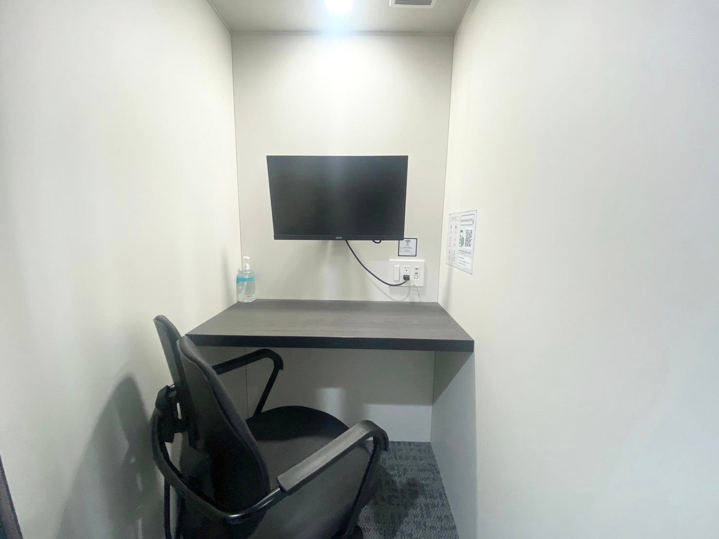 ＜RemoteworkBOX 西新宿Aビル店【No.7】＞完全個室⭐️Wi-Fi無料！/ 2時間以上の利用でお得！の写真2