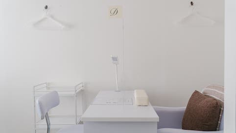 【横浜駅徒歩3分】ネイル専用レンタルサロン「モンレーブ Dブース」卓上ライト・LED & UVライト完備!(貸切ではありません)の写真1