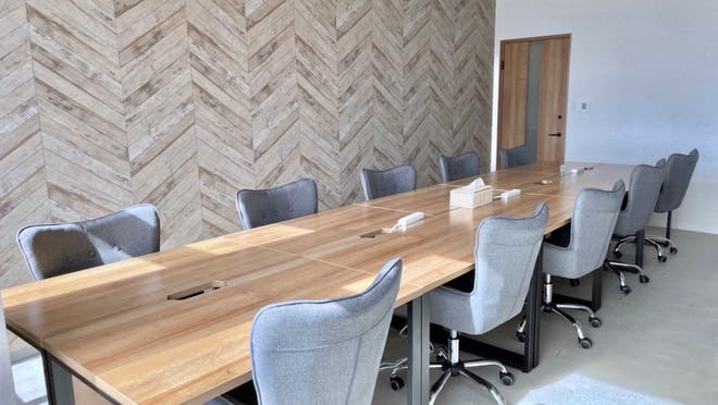 【MEGAドン・キホーテ豊見城6F】1時間1,540円!10名会議室|無料駐車場・フリードリンク付◎の写真2