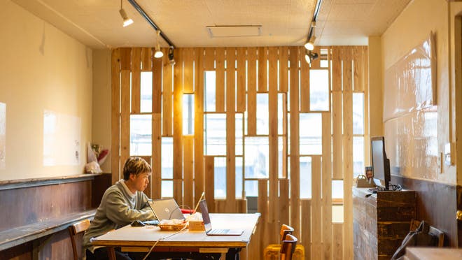 <★貸し切り会議・小規模イベントに最適★>門司港駅から徒歩7分、収容人数約10名のこじんまりとしたスペースですの写真1