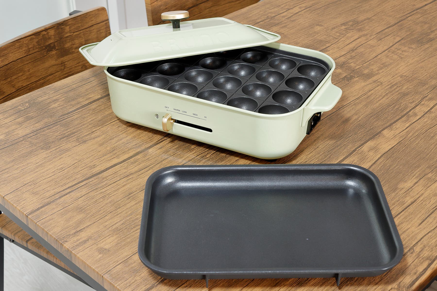 🐙２番人気🐙【BRUNOホットプレート(たこ焼き24個プレート有)】かわいいデザインホットプレートでインスタ映え間違いなし！の画像1