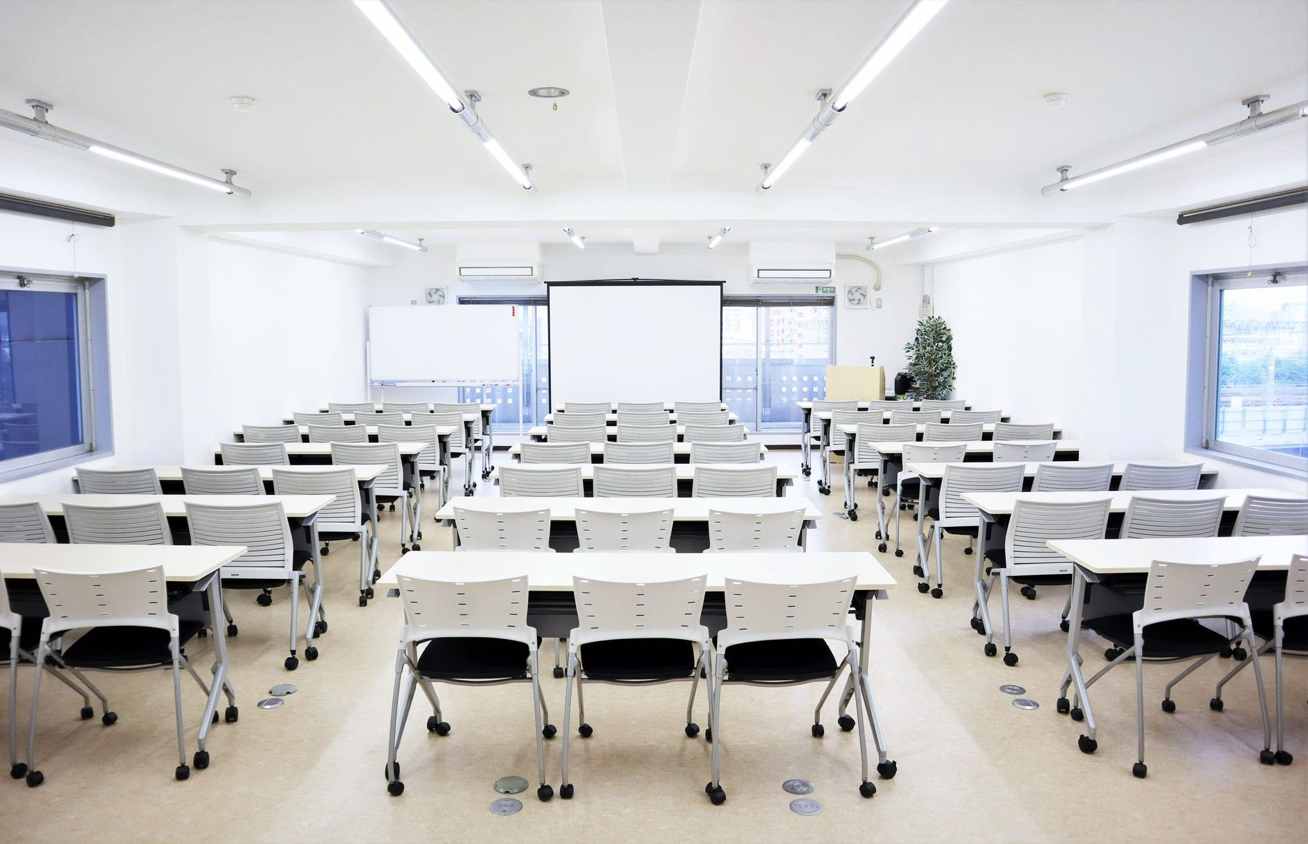 【御堂筋線:新大阪駅徒歩2分】 充実設備無料！研修、説明会、面接試験、セミナー、教室【貸会議室ラミ新大阪L-site８F】の写真2