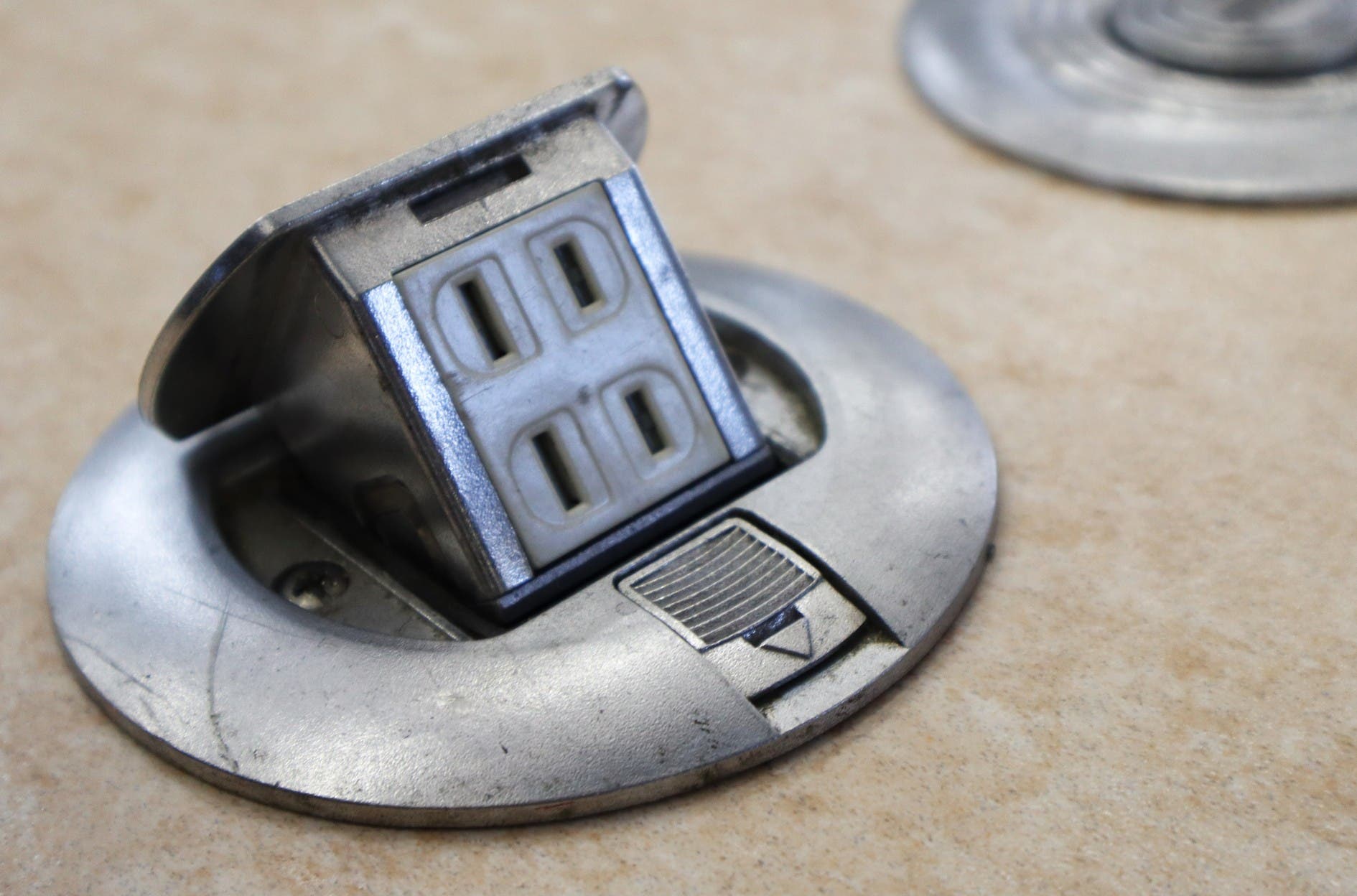 【御堂筋線:新大阪駅徒歩2分】 充実設備無料！研修、説明会、面接試験、セミナー、教室【貸会議室ラミ新大阪L-site８F】の写真9