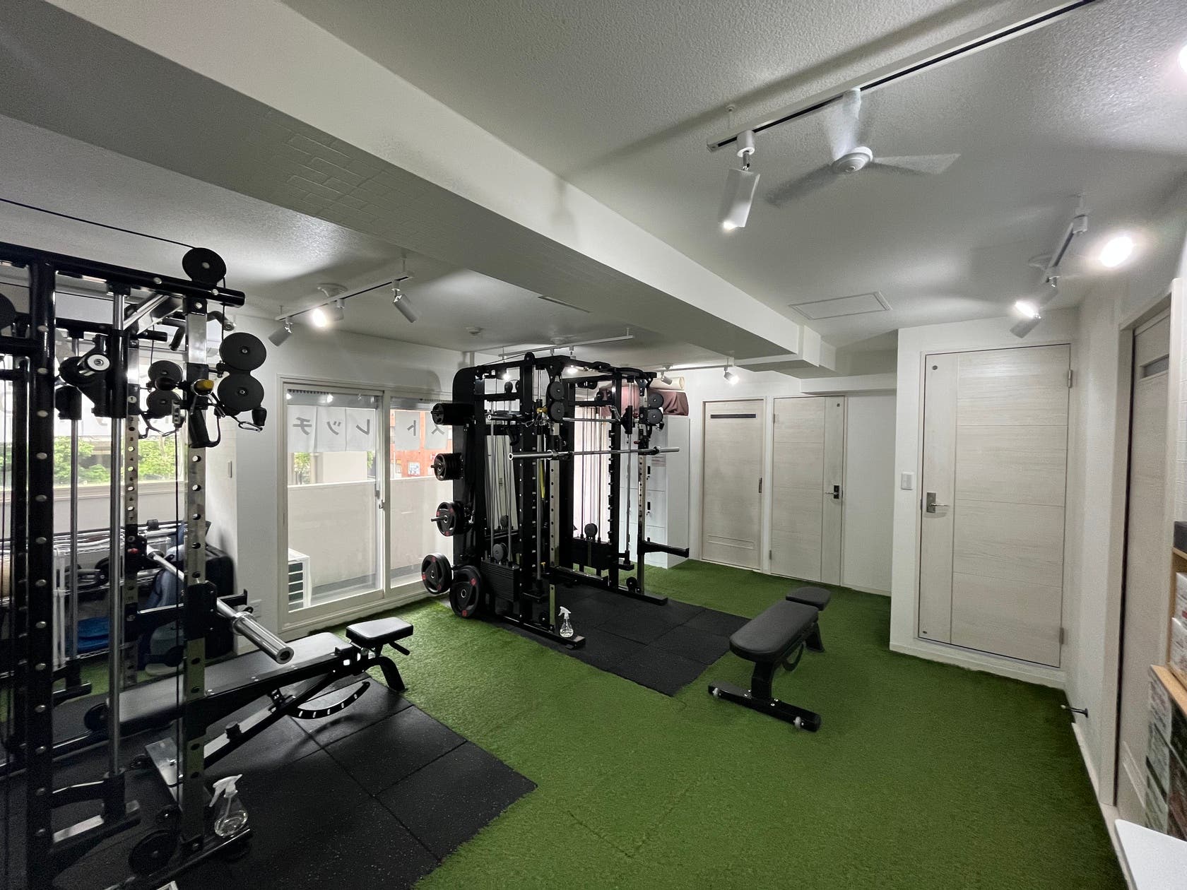 高性能ウェイトマシン付き芝生プライベートジム！パーソナルトレーニング・撮影・貸し切りトレーニングなどに！の写真10