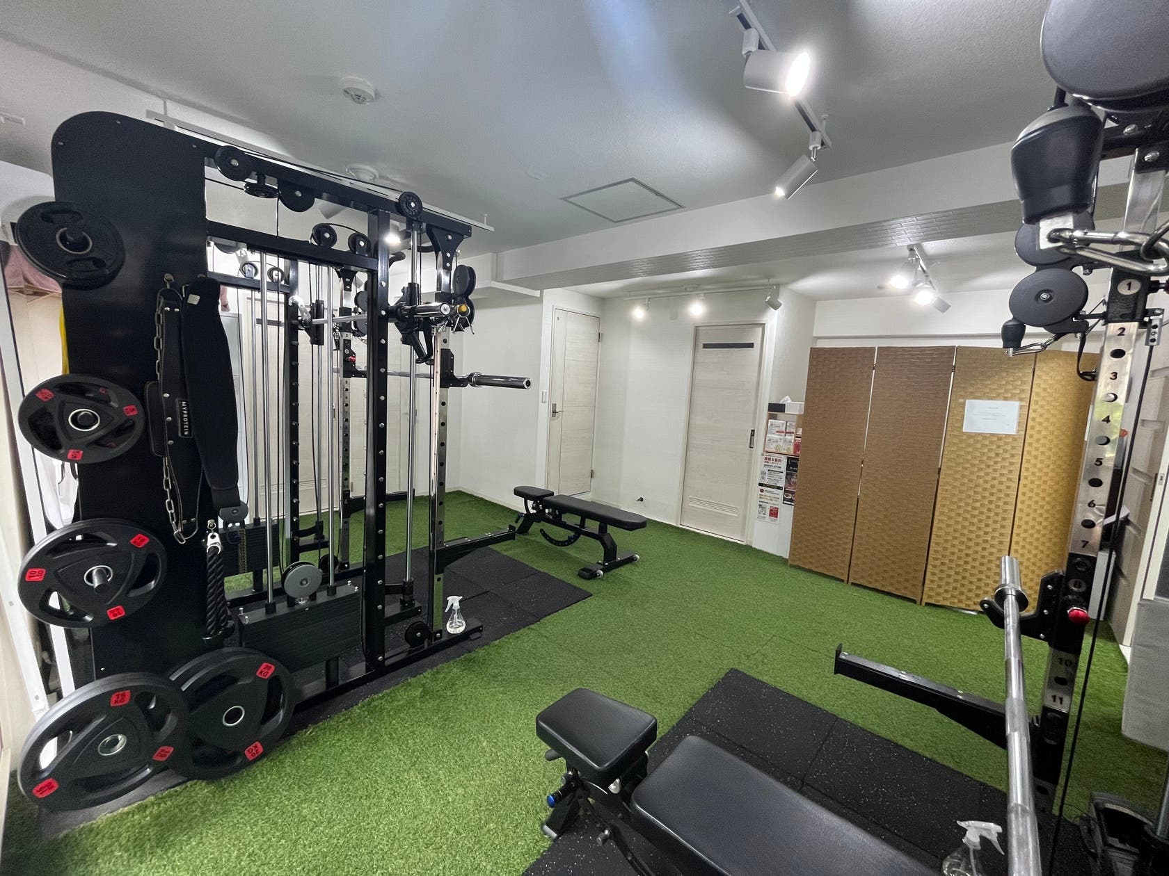 高性能ウェイトマシン付き芝生プライベートジム！パーソナルトレーニング・撮影・貸し切りトレーニングなどに！の写真13