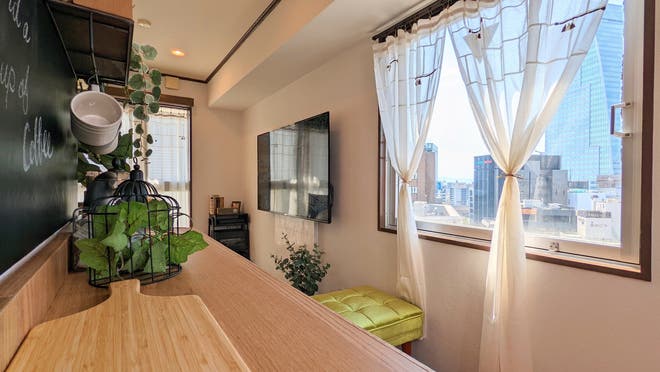 名駅2分《直前割》30%off❗️Netflixが見れるオシャレ部屋✨/デートスポット/無料Coffee bar/65📺💿撮影の写真3