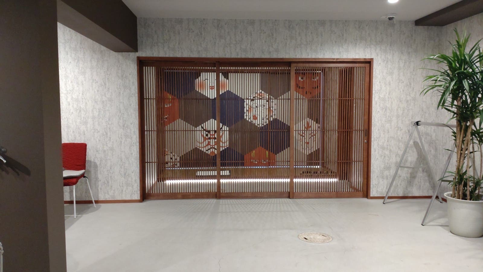 近鉄・JR桜井駅から徒歩5分　約80㎡オールフローリングで壁面鏡張り、天井高2.7ｍ、インスタ映えするお洒落な空間の写真7