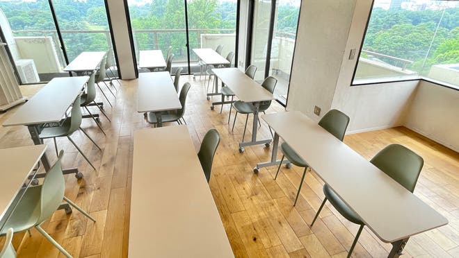 1001【新宿御苑前駅2分】4000円/1h★自然いっぱいの眺望×10階◎備品全て無料・最大23名着席可のおしゃれスペース♪の写真2