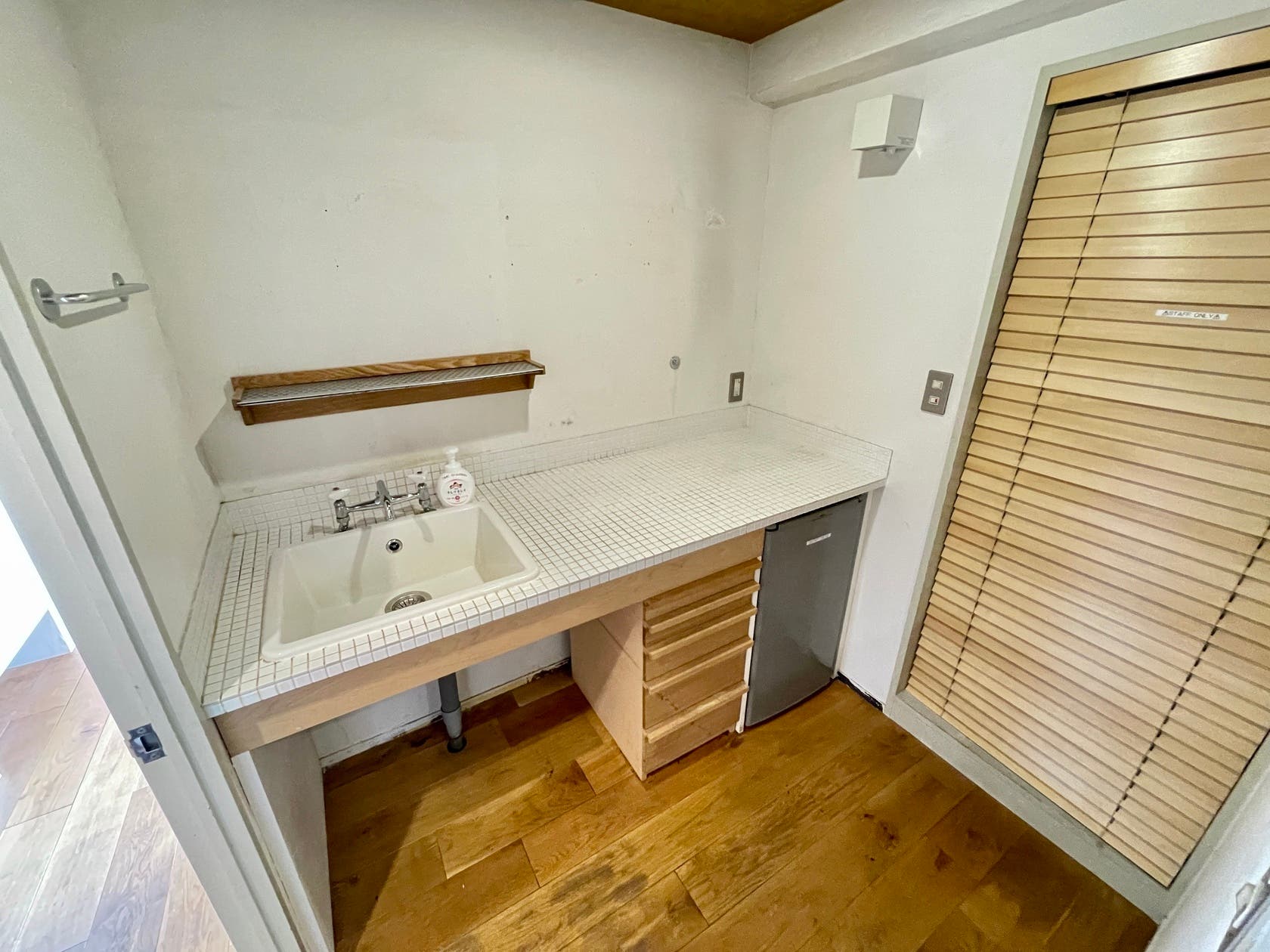 1001【新宿御苑前駅2分】4000円/1h★自然いっぱいの眺望×10階◎備品全て無料・最大23名着席可のおしゃれスペース♪の写真20