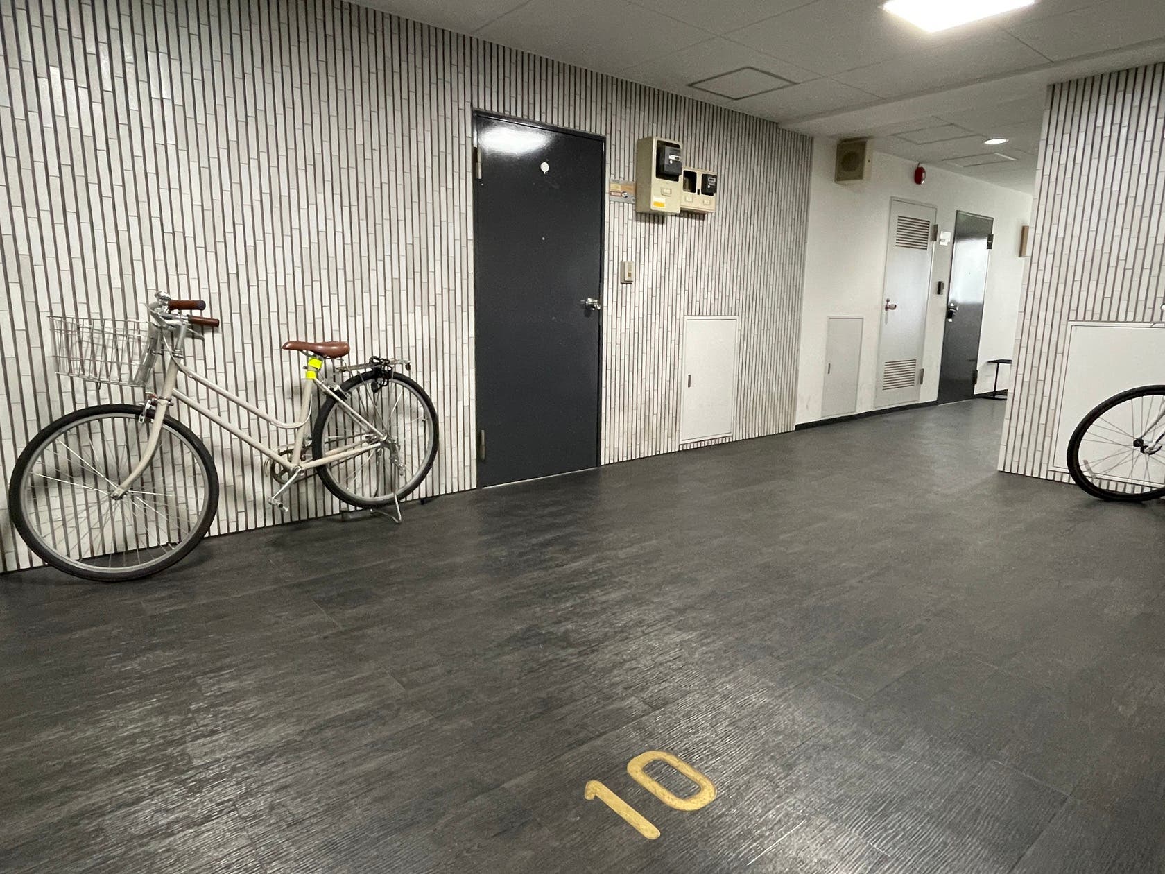 1001【新宿御苑前駅2分】4000円/1h★自然いっぱいの眺望×10階◎備品全て無料・最大23名着席可のおしゃれスペース♪の写真26