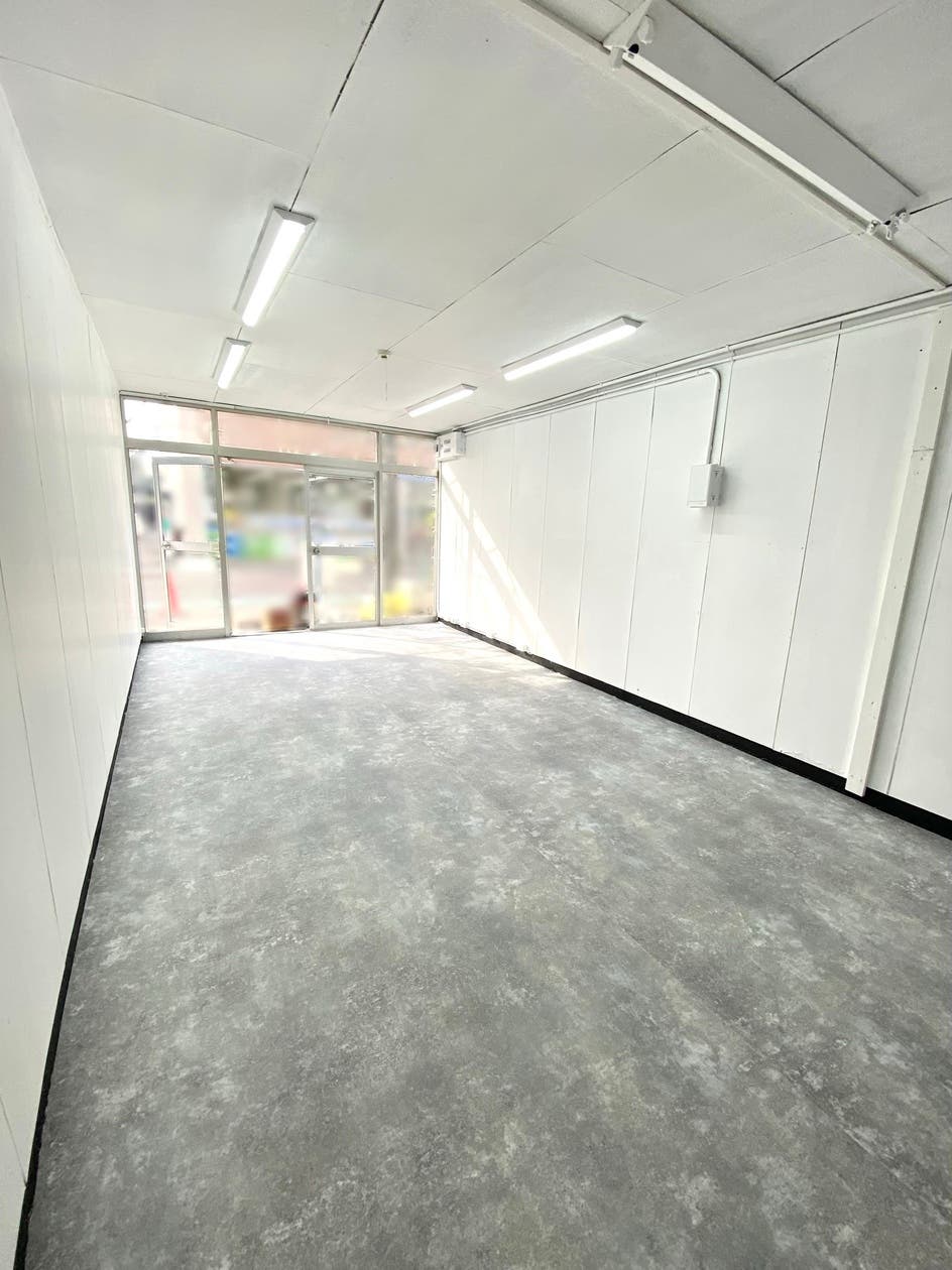 【柏森駅徒歩4分】８坪1階スペース！駐車場無料♪の写真3