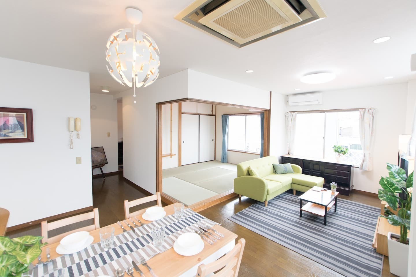 【夏休みセール】家族や友達の集まりに最適！広々の100平米超！の写真5