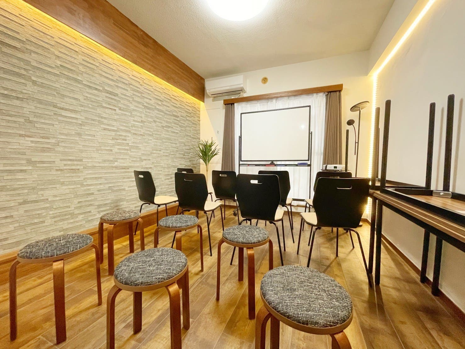 【名駅 AKI-Salon】🌸東山線1番出口徒歩2分🌸エステ研修・整体/セミナー/面談･面接/自習室/YouTube撮影もOK！の写真3