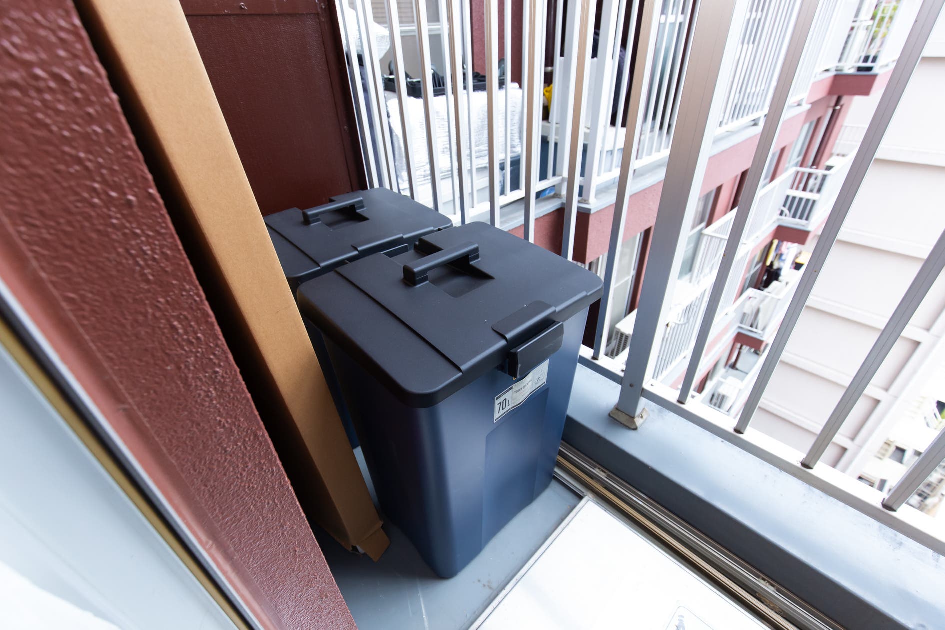 〔 A.ベランダゴミ箱のご利用 〕の画像1