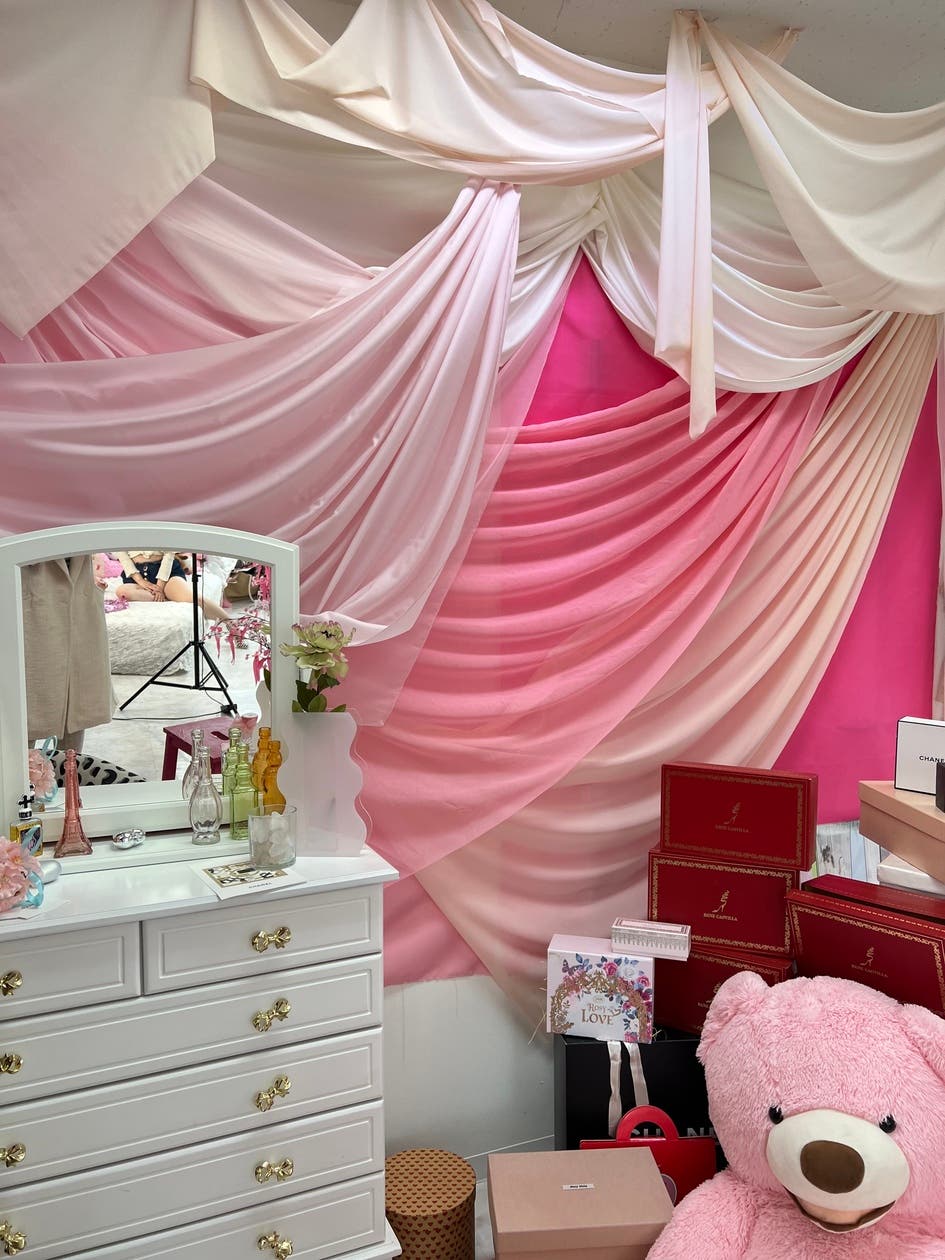 伏見駅すぐ‼︎平日は¥1980/1h〜♡ピンクのプリンセス空間♡ヘアメイク撮影・ポートレート撮影・コスプレ撮影・女子会にの写真16