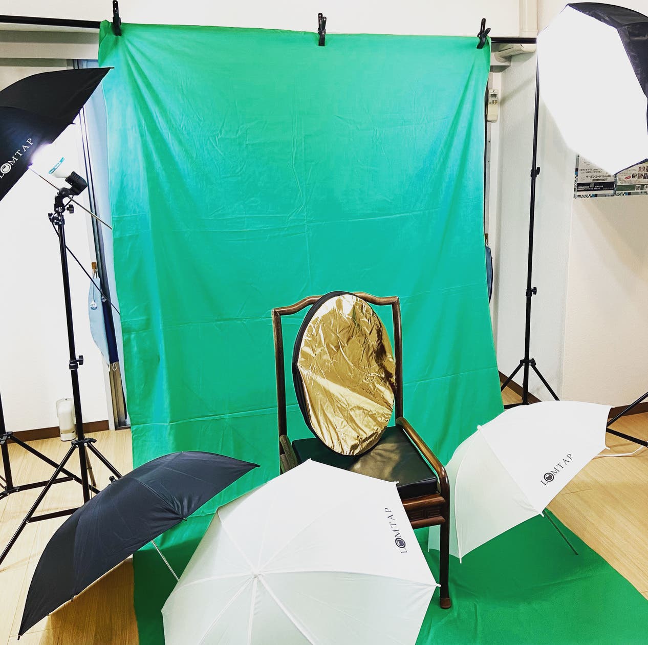 【手ぶらで撮影:御堂筋、阪急、JR駅近】背景布３種、照明2、パラソル4、反射板ありのスタジオの写真8