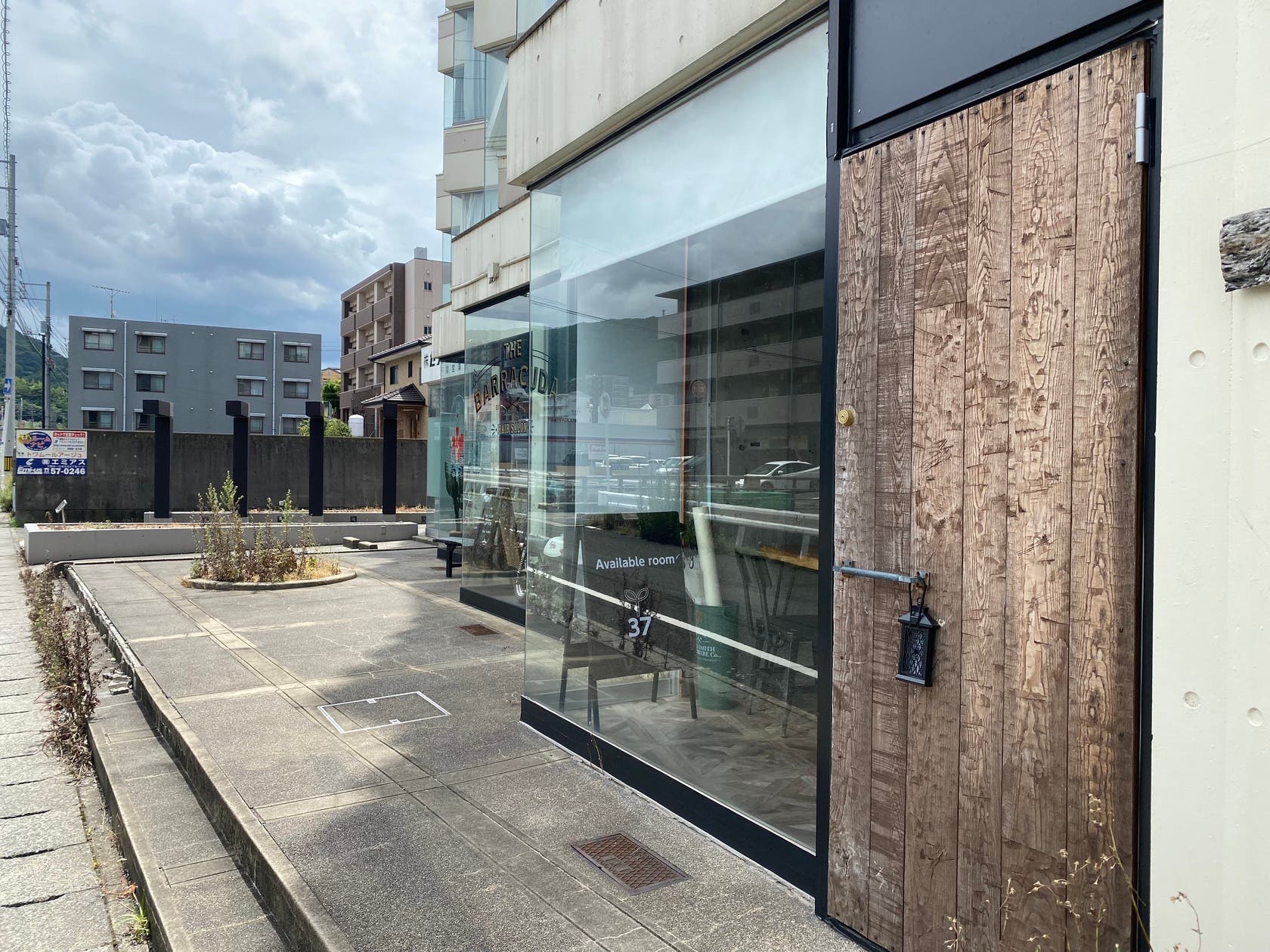 新下関駅より徒歩9分の近隣が大学とオフィス街です。の写真5