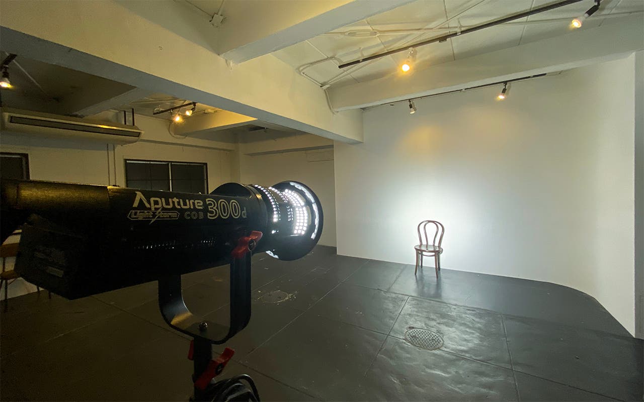 吹抜けのインダストリアルな倉庫型スタジオ。駐車車あり！ ２Fはモルタル床と白壁。の写真15