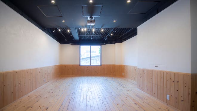 【大阪・江坂】落ち着いたギャラリースペースで個展・上映会・展示会・セミナー・ワークショップ・会議・撮影・ポップアップショップに!の写真3