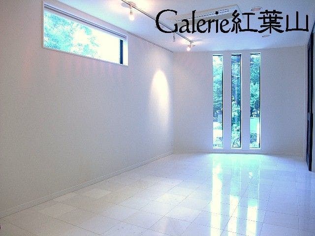 東京都中野駅からほど近い 紅葉山公園のほとりにたたずむ ミニギャラリースペースの写真1