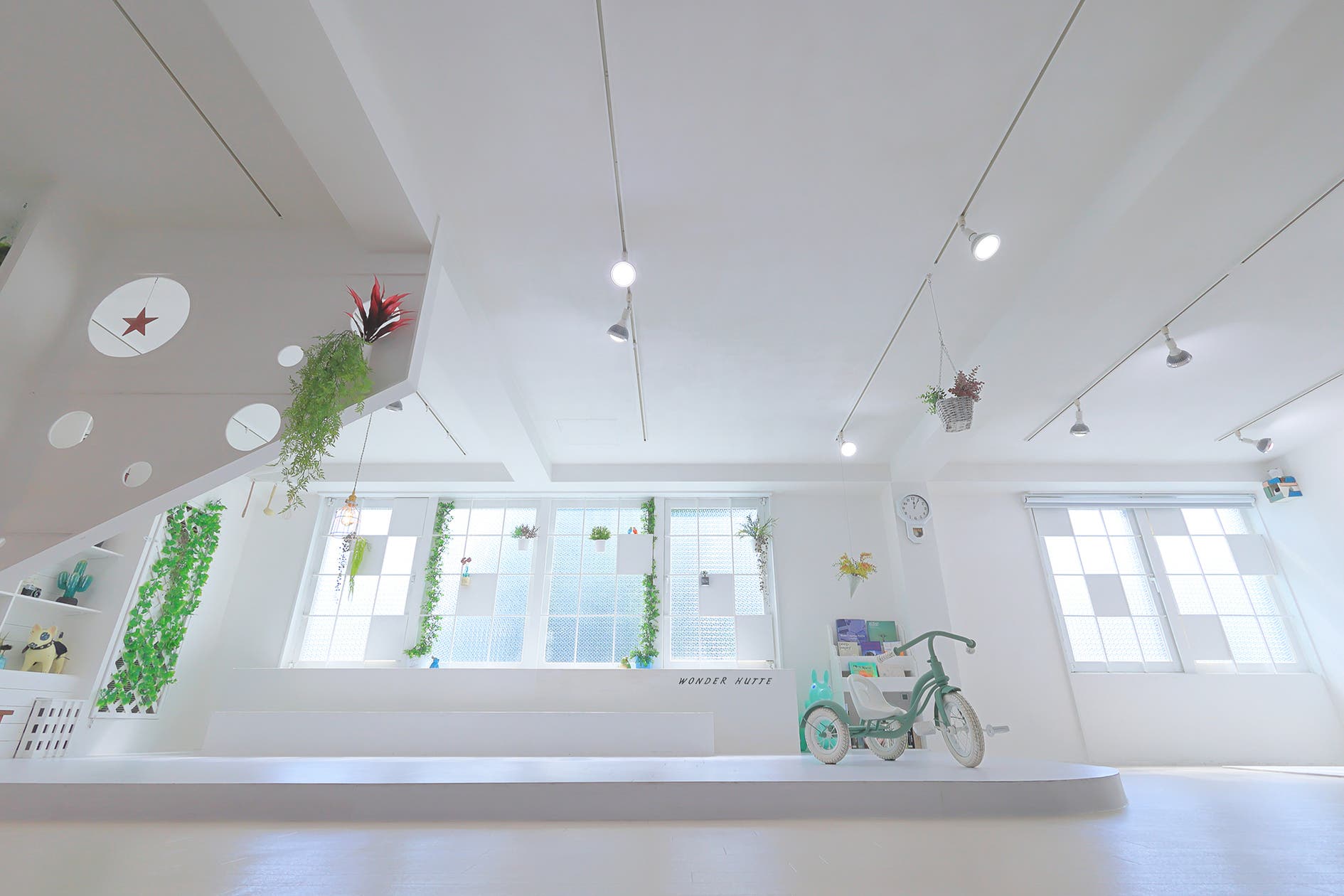 もうレンタルフォトスタジオ選びで悩まないでください☆誰でも綺麗な写真が撮れる工夫がいっぱいのワンダーヒュッテですべて解決！の写真7