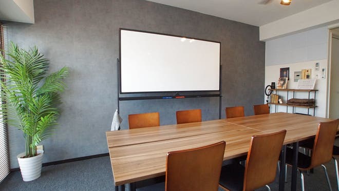 「高田馬場駅 徒歩2分🚶!大型モニター、プロジェクター完備で会議やセミナーに最適👥✨」の写真1