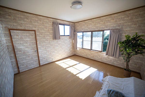 平成５年築170株のバラが咲く庭、全室南向きの民家スタジオですの写真11