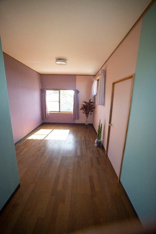 平成５年築170株のバラが咲く庭、全室南向きの民家スタジオですの写真13