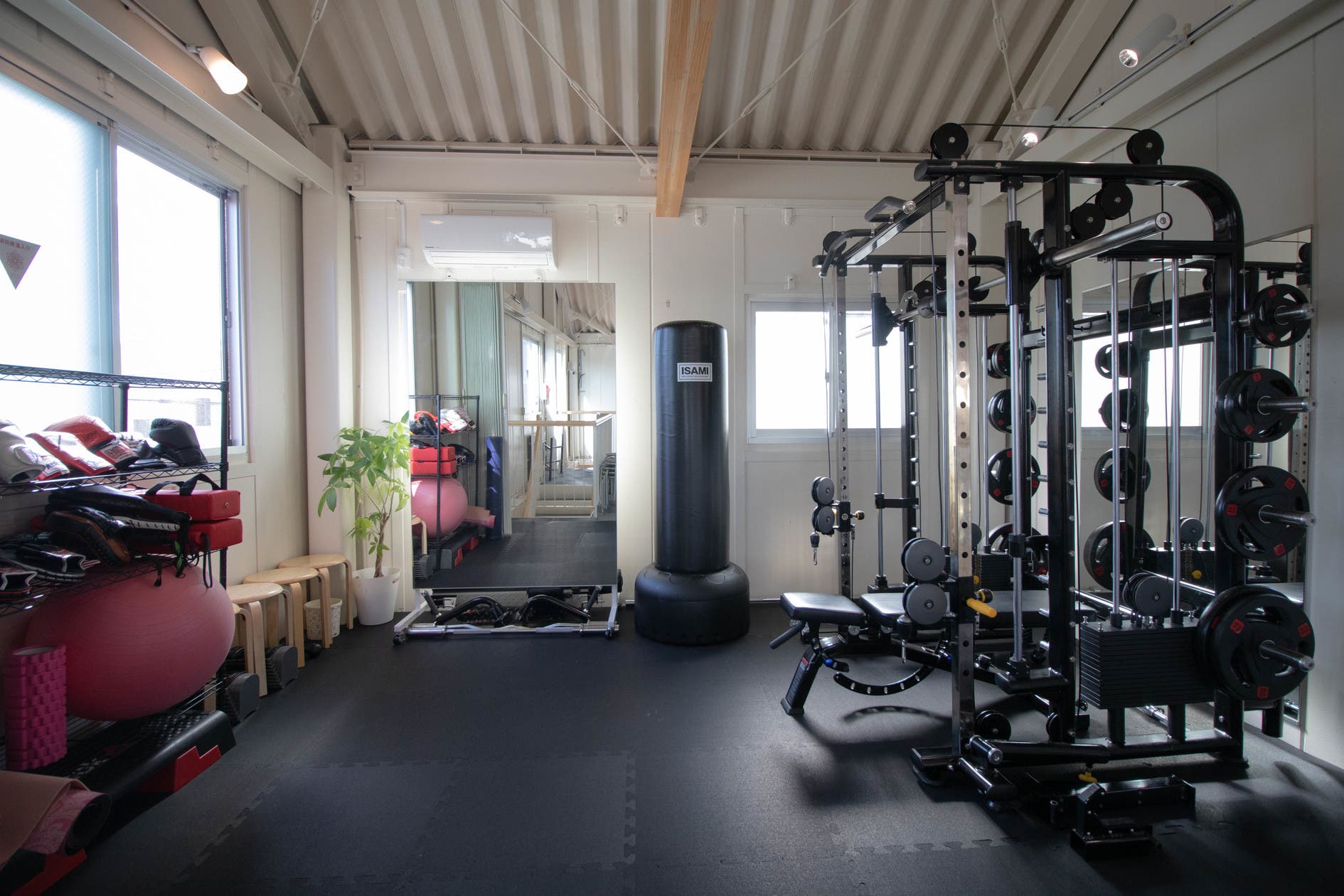 プライベートジム感覚でトレーニングに最適！少人数レッスンの開講にも対応！の写真1