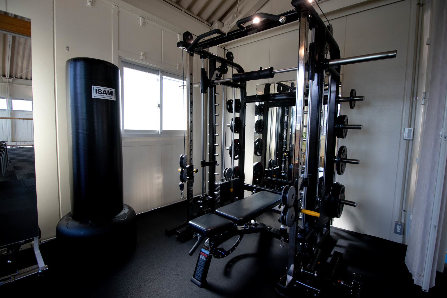 プライベートジム感覚でトレーニングに最適！少人数レッスンの開講にも対応！の写真2