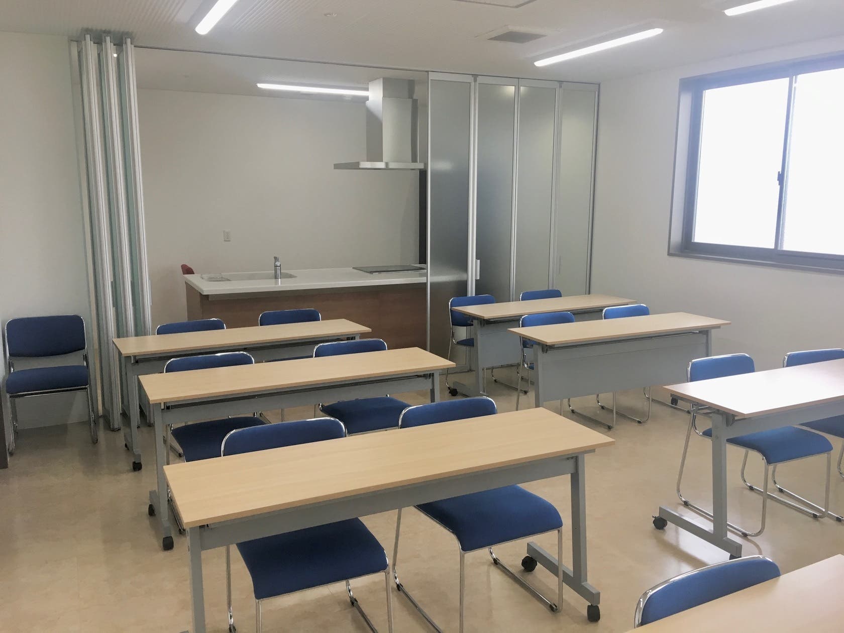 アイランドキッチン付き会議室の写真4