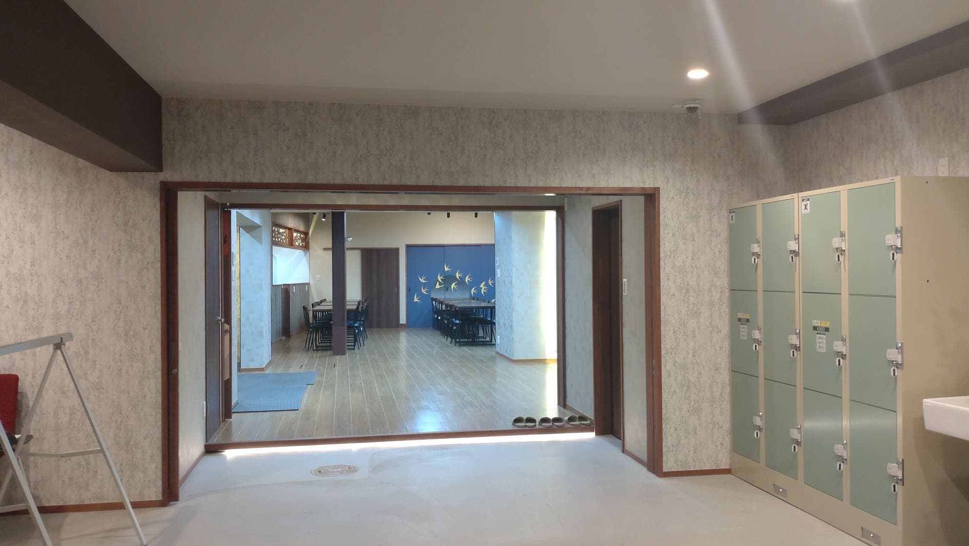 近鉄・JR桜井駅から徒歩5分　約80㎡オールフローリングで壁面鏡張り、天井高2.7ｍ、インスタ映えするお洒落な空間の写真8