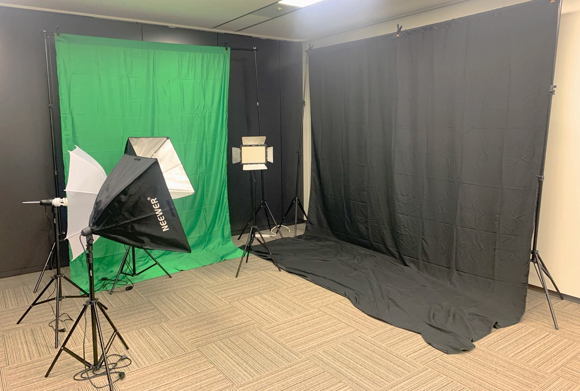新宿駅から徒歩8分♪白・黒の背景色を選択可能。スチール撮影、動画撮影、会議室などに！の写真7