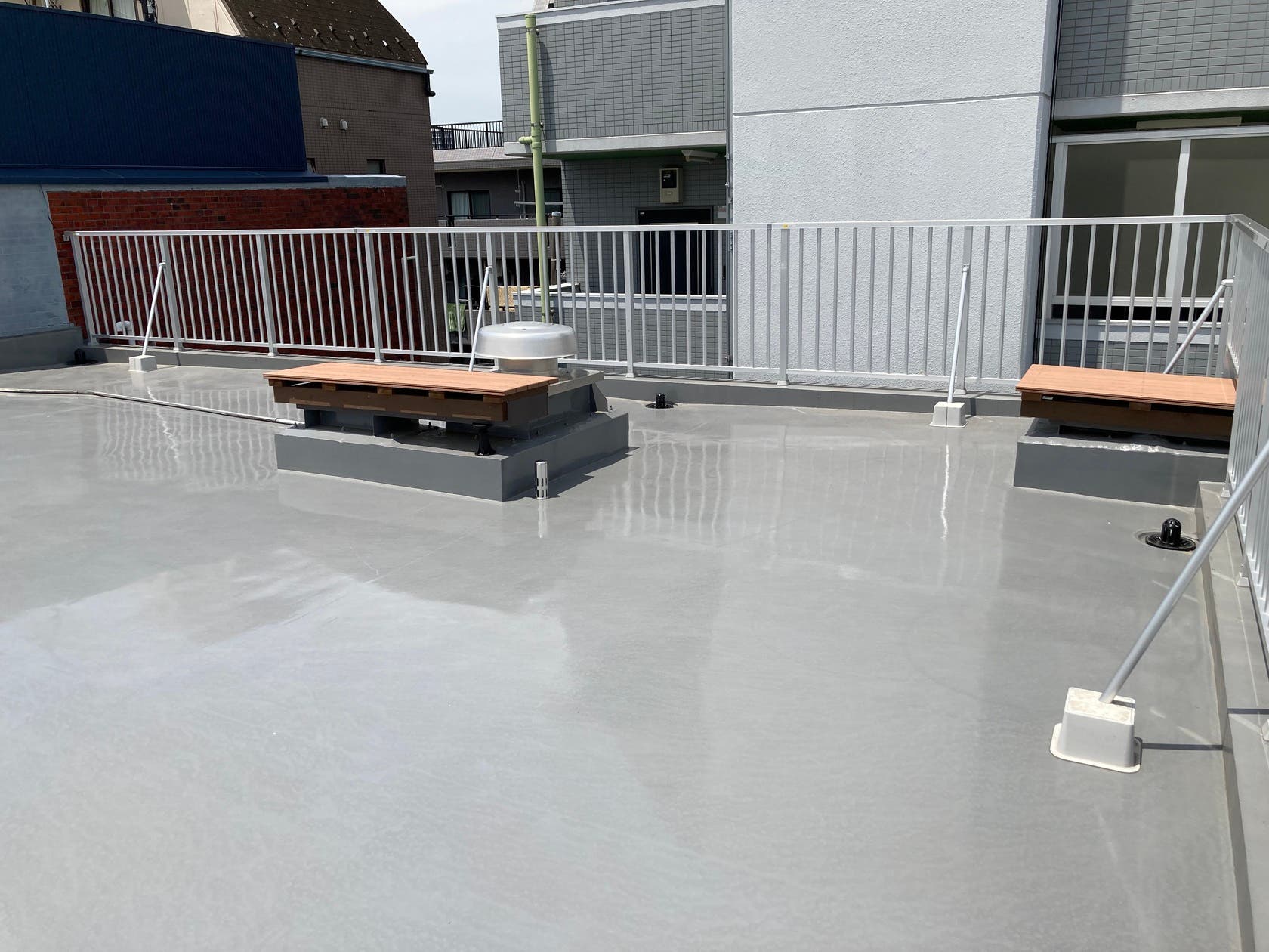 新宿超高層ビル群を一望！都庁・パークハイアット東京などの摩天楼を背景に撮影できる屋上スペース/無料更衣室完備の写真11