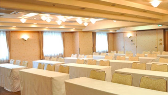 ホテルの大会議室<かすみ>新宿から徒歩圏内、ビジネス、会議、懇親会など様々な用途でお使いください。の写真1