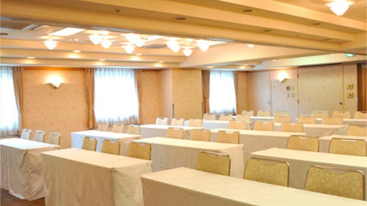 ホテルの大会議室<かすみ>新宿から徒歩圏内、ビジネス、会議、懇親会など様々な用途でお使いください。の写真1