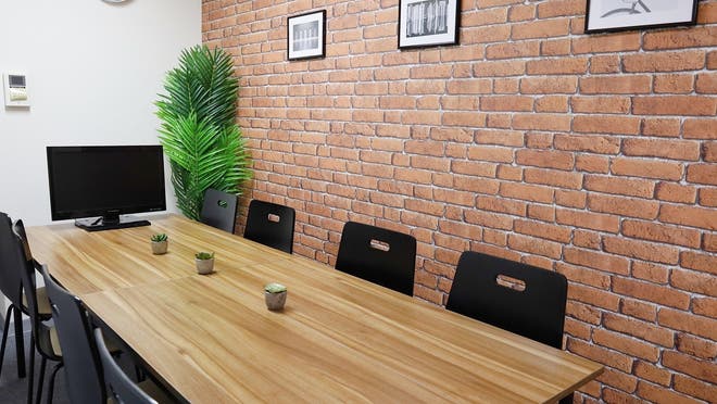 ★新宿西口駅D5出口から徒歩30秒★新宿駅から徒歩2分!土足OK!飲食持込可!会議/ボドゲ/女子会で利用可能!貸会議室KS2新宿の写真2