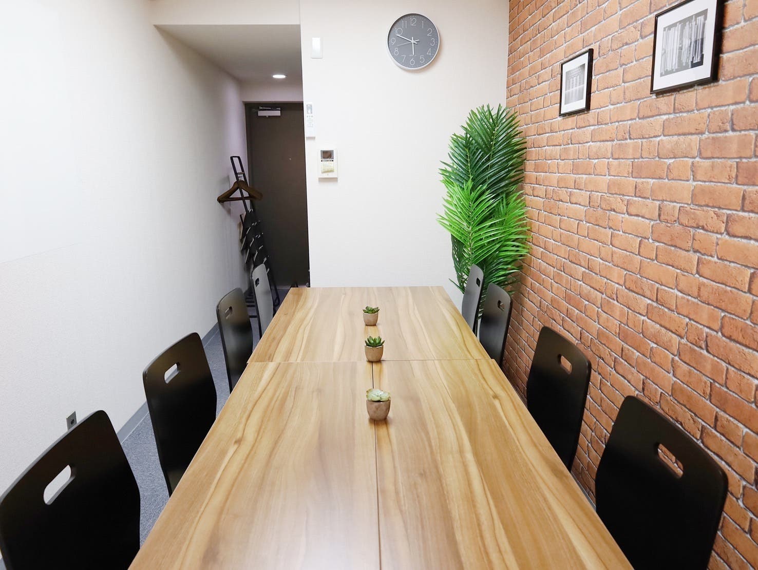 ★新宿西口駅D5出口から徒歩30秒★新宿駅から徒歩2分!土足OK!飲食持込可!会議/ボドゲ/女子会で利用可能!貸会議室KS2新宿の写真5