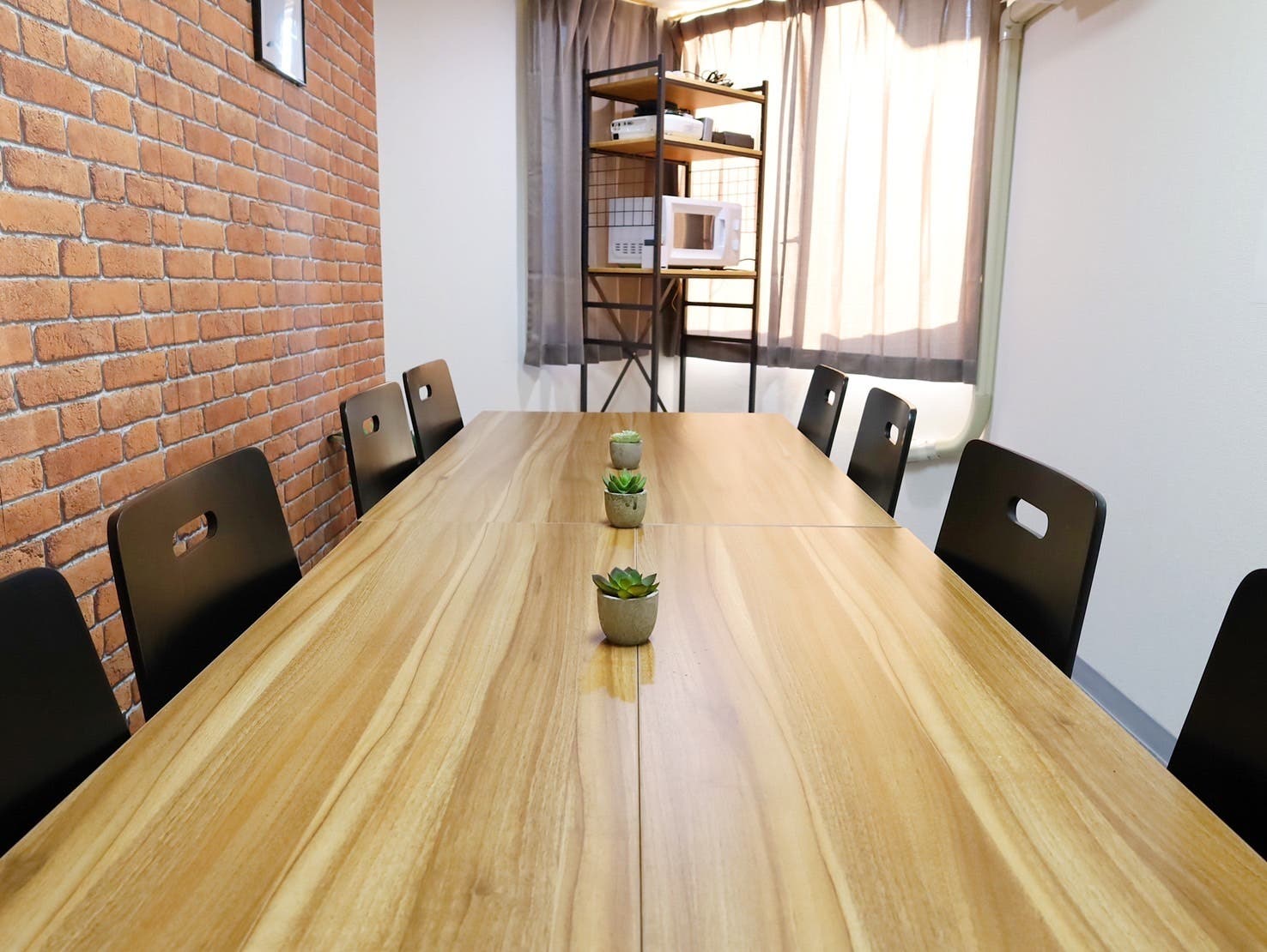 ★新宿西口駅D5出口から徒歩30秒★新宿駅から徒歩2分!土足OK!飲食持込可!会議/ボドゲ/女子会で利用可能!貸会議室KS2新宿の写真6