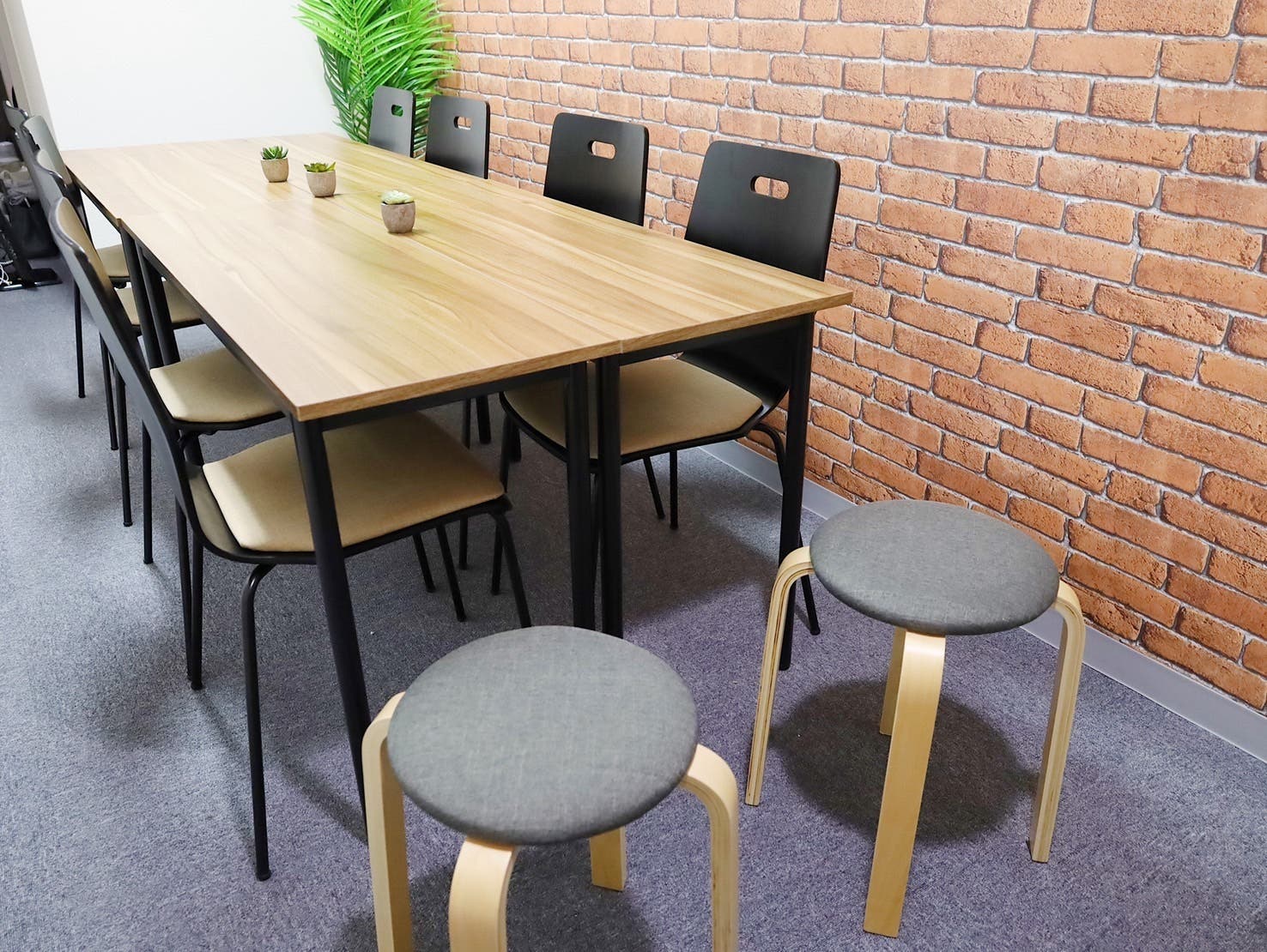 ★新宿西口駅D5出口から徒歩30秒★新宿駅から徒歩2分!土足OK!飲食持込可!会議/ボドゲ/女子会で利用可能!貸会議室KS2新宿の写真7