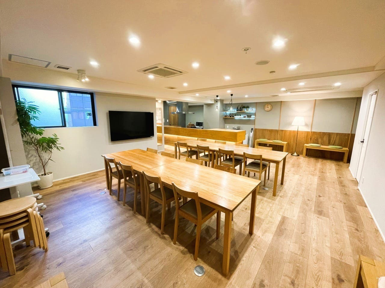 浜松町・大門・御成門✨キレイ清潔✨広々66㎡キッチン付高規格スペース🐤会議・撮影・パーティ🎉65型4Kモニター高速WiFiの写真5