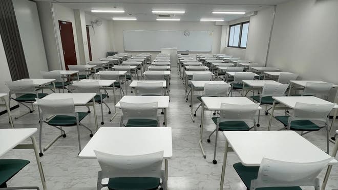 【102・103】上福岡駅徒歩5分 / 最大60人着席可能な教室スペース!の写真2