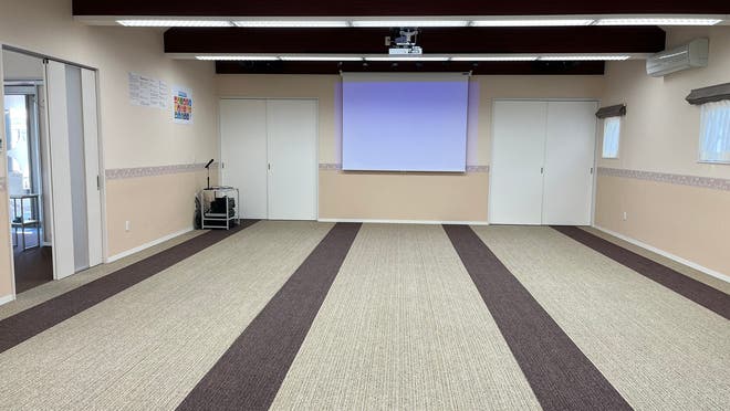 広い無料駐車場併設!【Room A 40名程度のご利用に】 教室・会議・会合・ワークショップ・ヨガ他 /レビューを書いて割引!の写真7