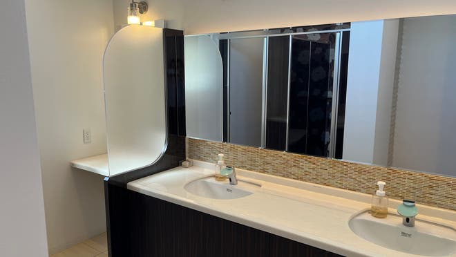 広い無料駐車場併設!【Room A 40名程度のご利用に】 教室・会議・会合・ワークショップ・ヨガ他 /レビューを書いて割引!の写真16