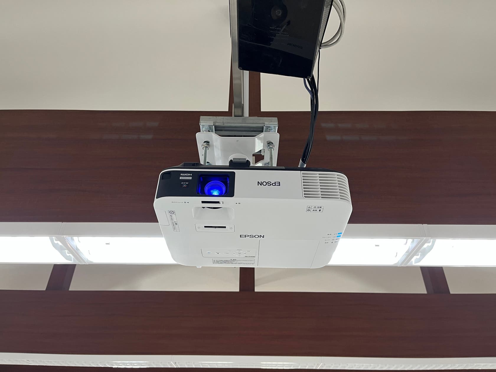 広い無料駐車場併設!【Room A 40名程度のご利用に】 教室・会議・会合・ワークショップ・ヨガ他 /レビューを書いて割引!の写真12