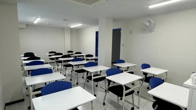 【301】上福岡駅徒歩5分・最大18名着席可能 / wifi無料!完全個室で会議やセミナー、教室開催などに最適ですの写真1