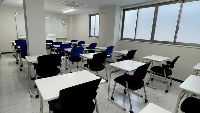 【301】上福岡駅徒歩5分・最大18名着席可能 / wifi無料!完全個室で会議やセミナー、教室開催などに最適ですの写真2