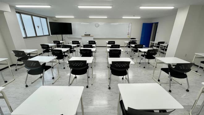 【302】上福岡駅徒歩5分・最大30名着席可能 / wifi無料!完全個室で会議やセミナー、教室開催などに最適の写真1