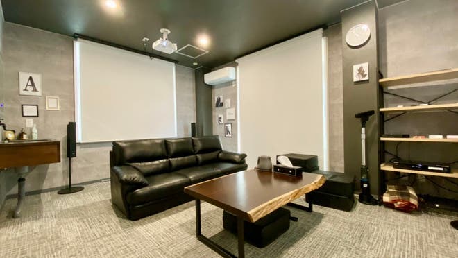 【本厚木駅から5分】Wi-Fi完備/立体音響の重厚サウンドで映画鑑賞★/防音で楽器練習・動画撮影OK/洗練されたシンプル空間の写真3