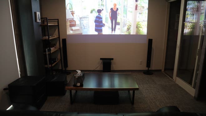 【本厚木駅から5分】Wi-Fi完備/立体音響の重厚サウンドで映画鑑賞★/防音で楽器練習・動画撮影OK/洗練されたシンプル空間の写真15